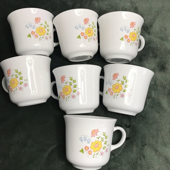 Corningware | Kitchen | 7 Corning Mugs Spring Meadow Flowers Coffee Tea ...